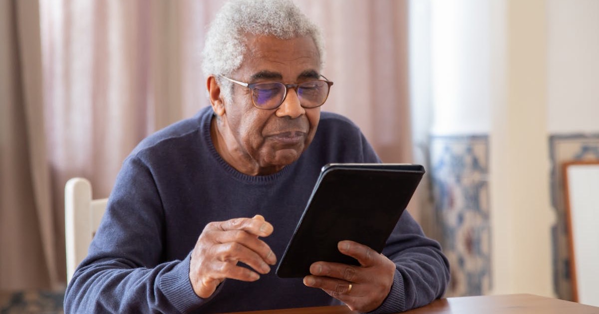Elderly Monitoring Systems: What Are Your Options? | HomeHub